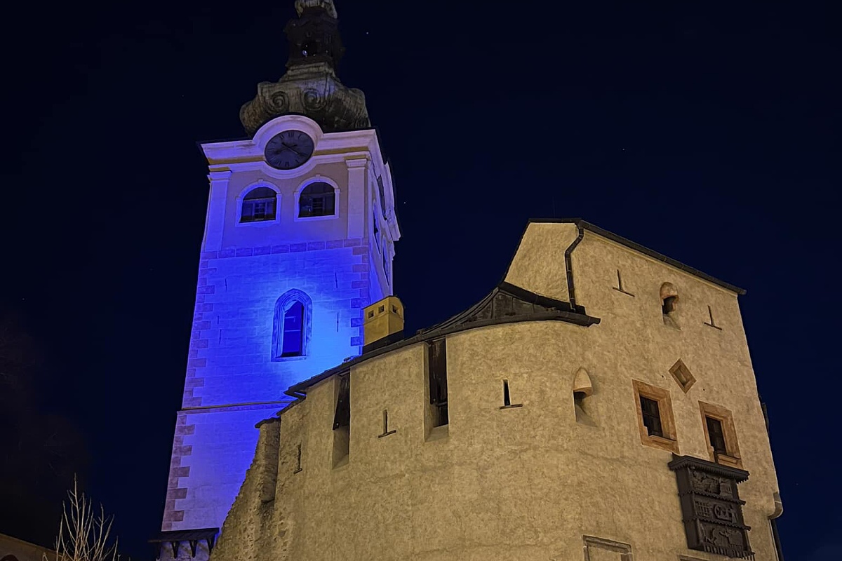 Banská Bystrica bude modrá. Sviečkový pochod mestom aj simulátor autizmu