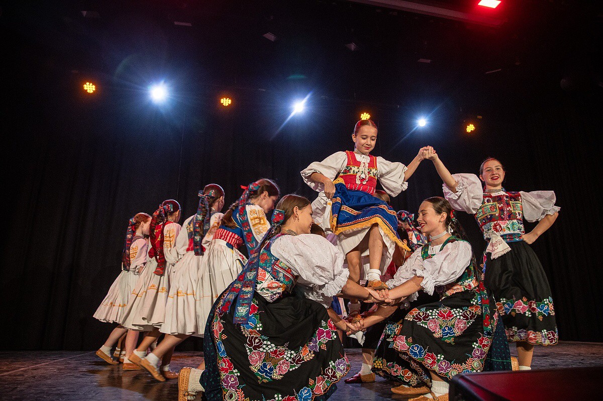 Bystrická folklórna haravara. Výnimočné speváčky, tanečné domy ...